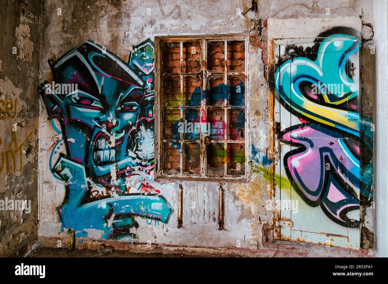 Bright graffiti hi-res stock photography and images - Alamy