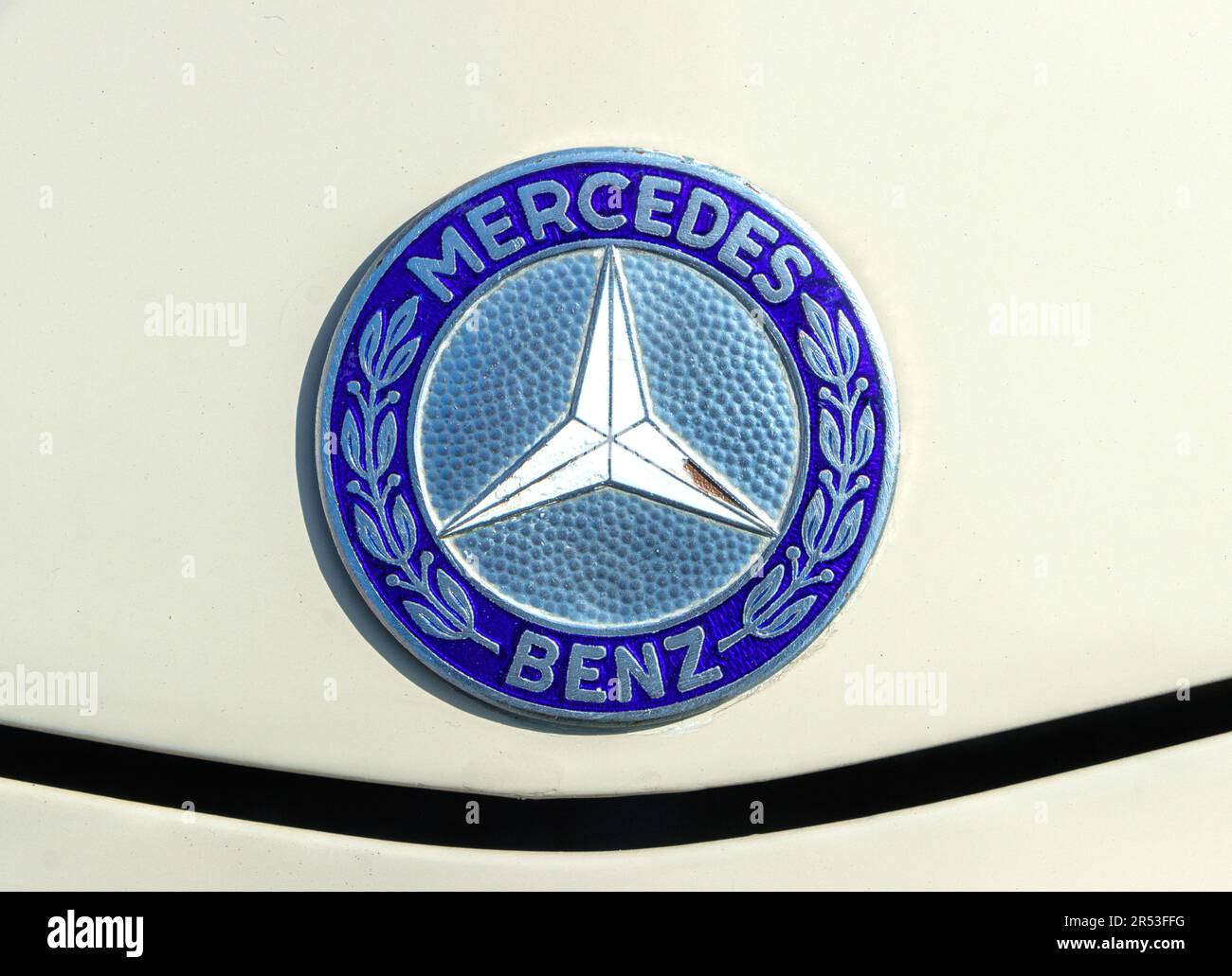 Merc logo hi-res stock photography and images - Alamy