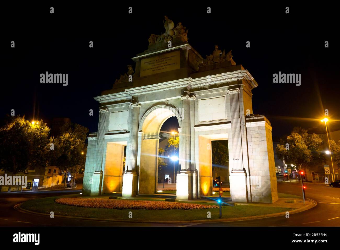 Ancient triumphal arch hi-res stock photography and images - Alamy