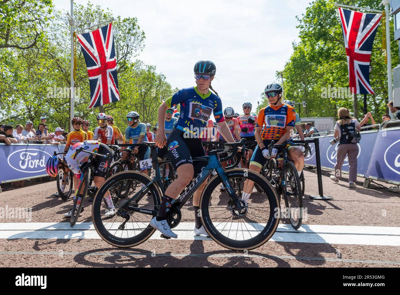 Charlotte Kool and riders at start of the Classique UCI Women's ...