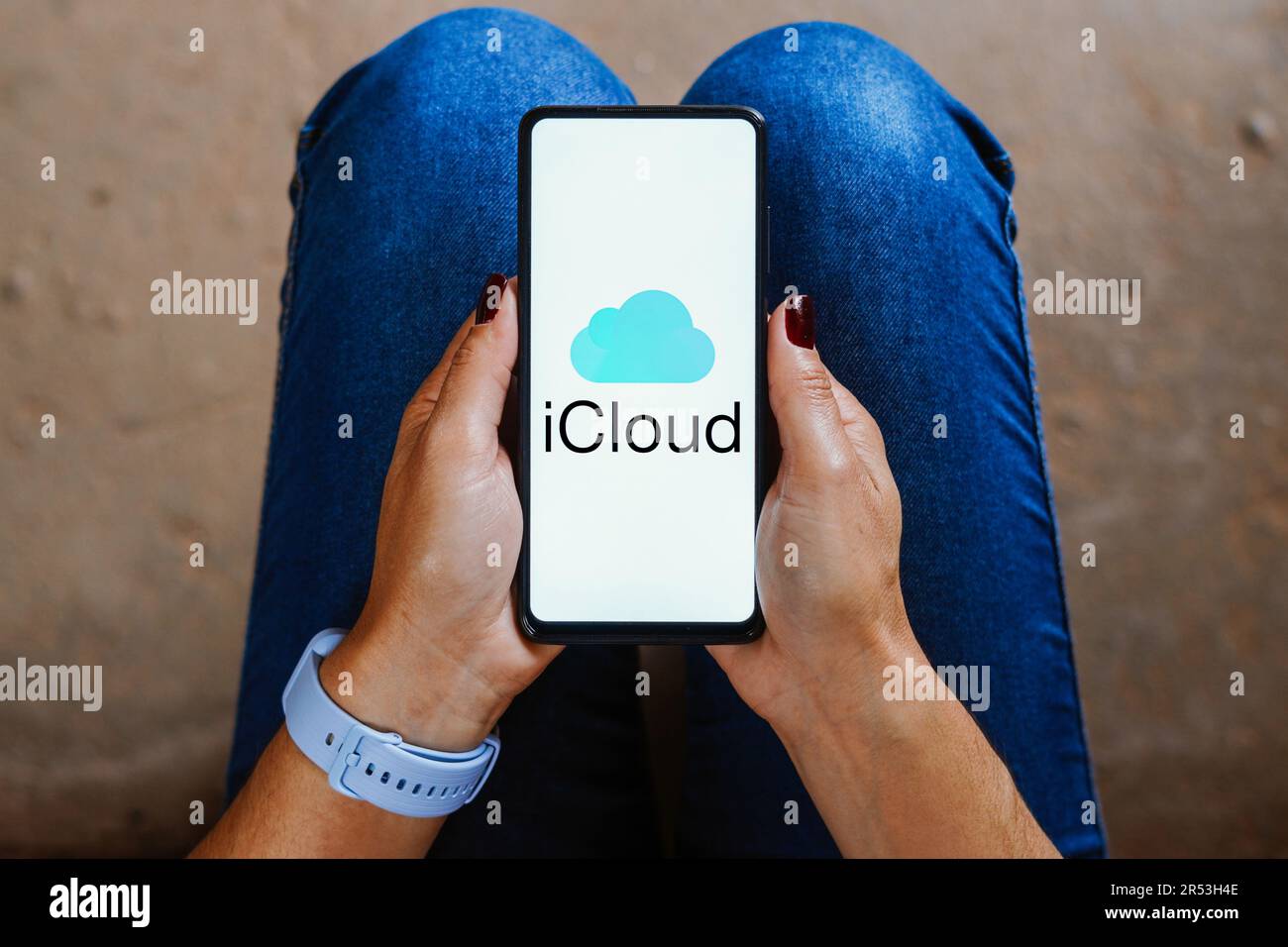 Icloud logo hi-res stock photography and images - Alamy