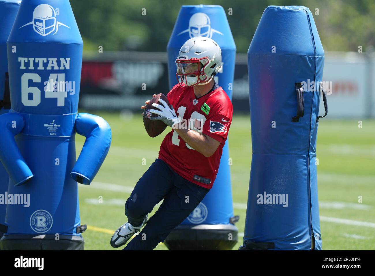 New England Patriots quarterback Trace McSorley preforms field drills ...