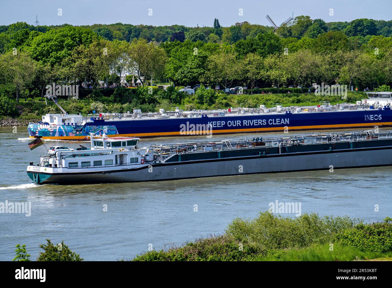 Cargo ships on the Rhine near Duisburg-Baerl, gas tanker Ineos Aloo ...
