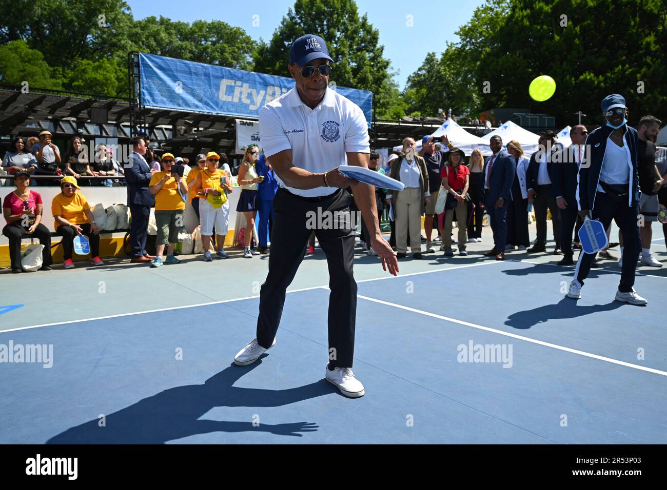 Photo by: NDZ/STAR MAX/IPx 2023 5/31/23 Mayor Eric Adams plays a game ...