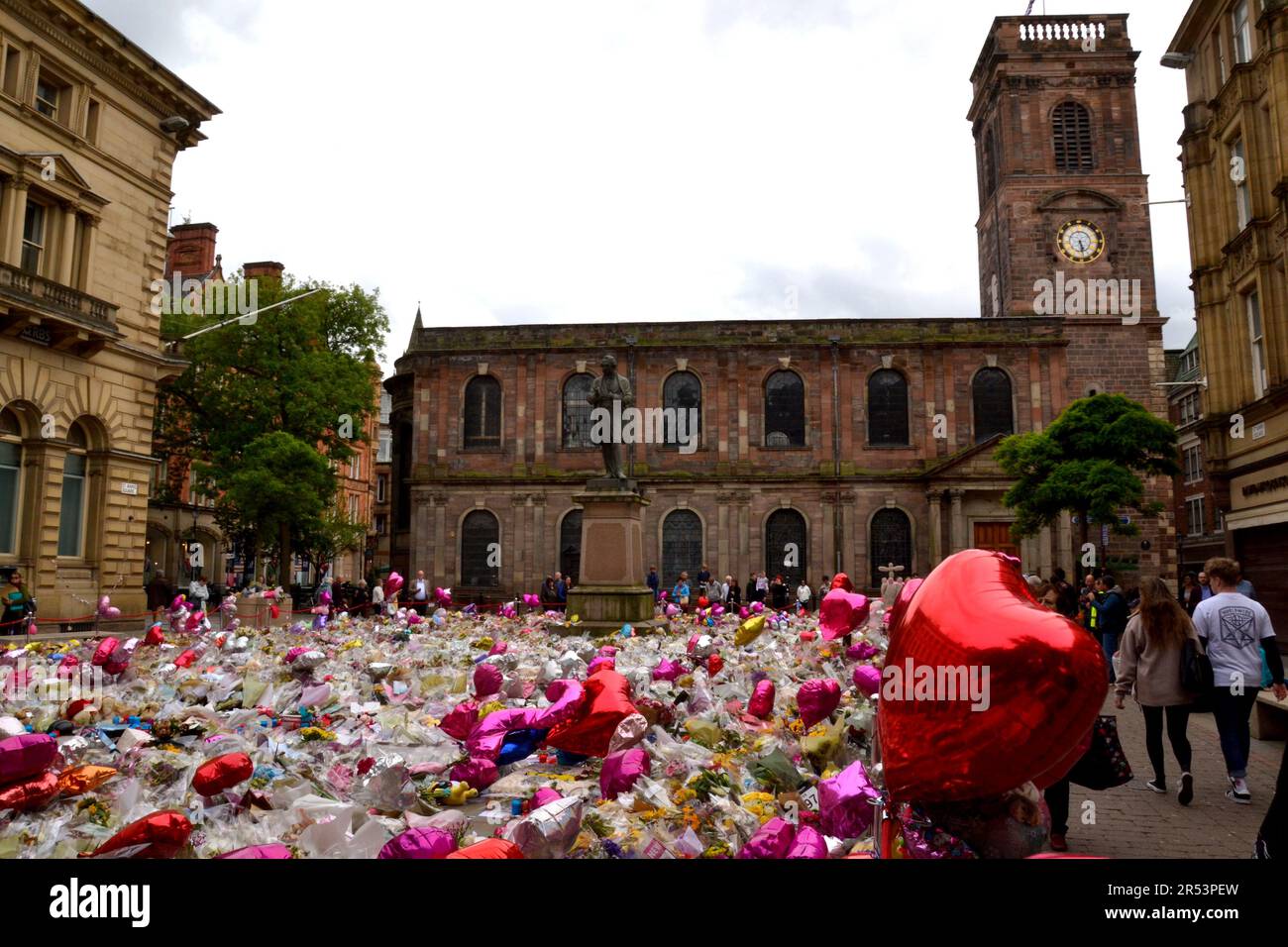 Manchester arena bombing 2017 hi-res stock photography and images - Alamy