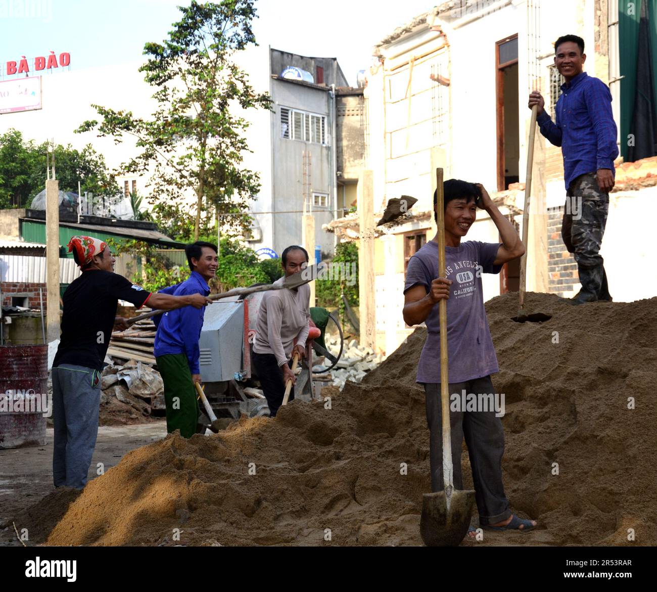 Male labourers hi-res stock photography and images - Alamy