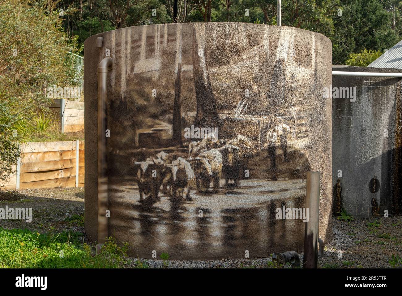 Tim Bowtell and Ruby Parr Water Tank Art, Toolangi, Victoria, Australia ...