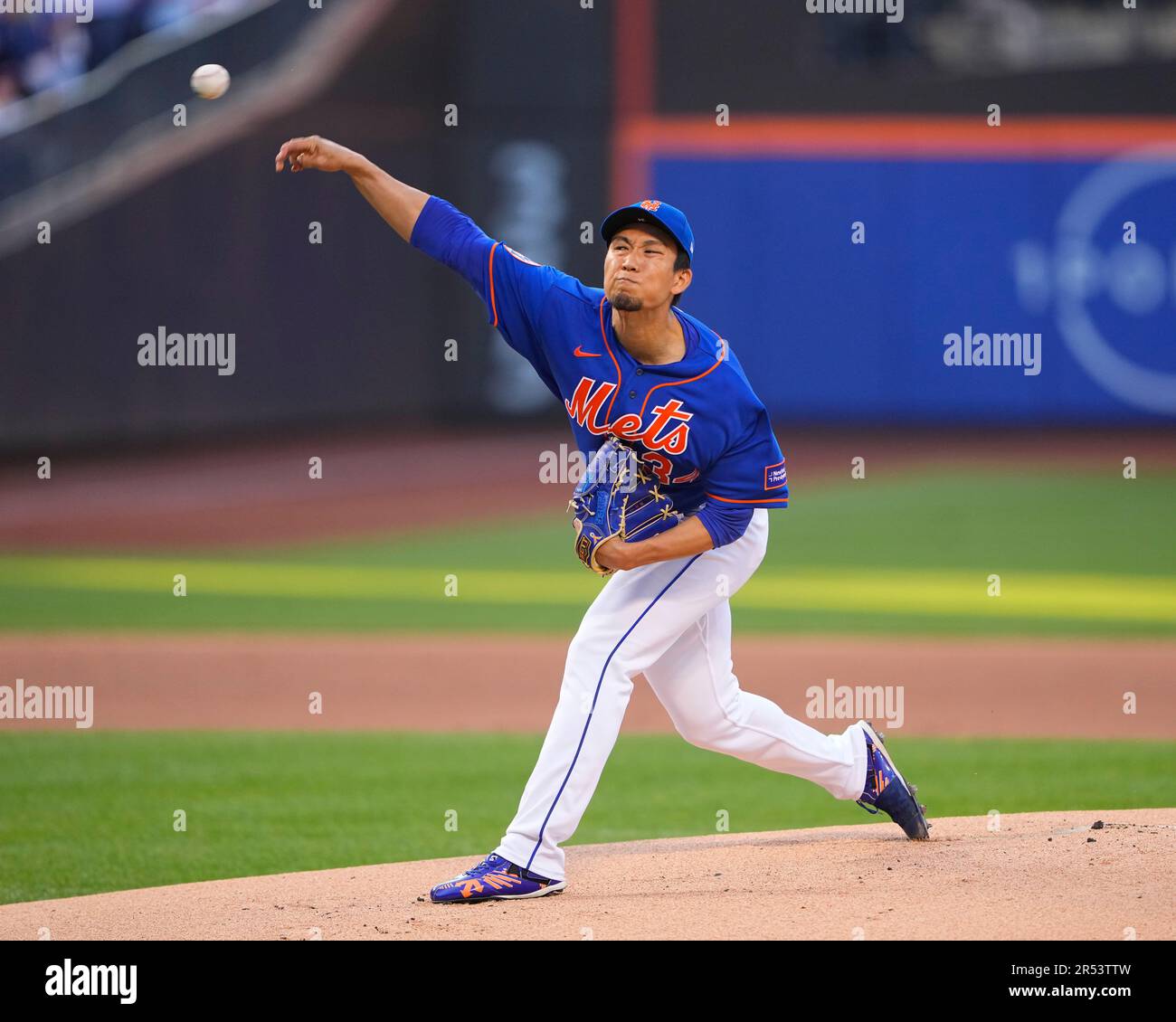 FLUSHING, NY - MAY 30: New York Mets Pitcher Kodai Senga (34) delivers ...