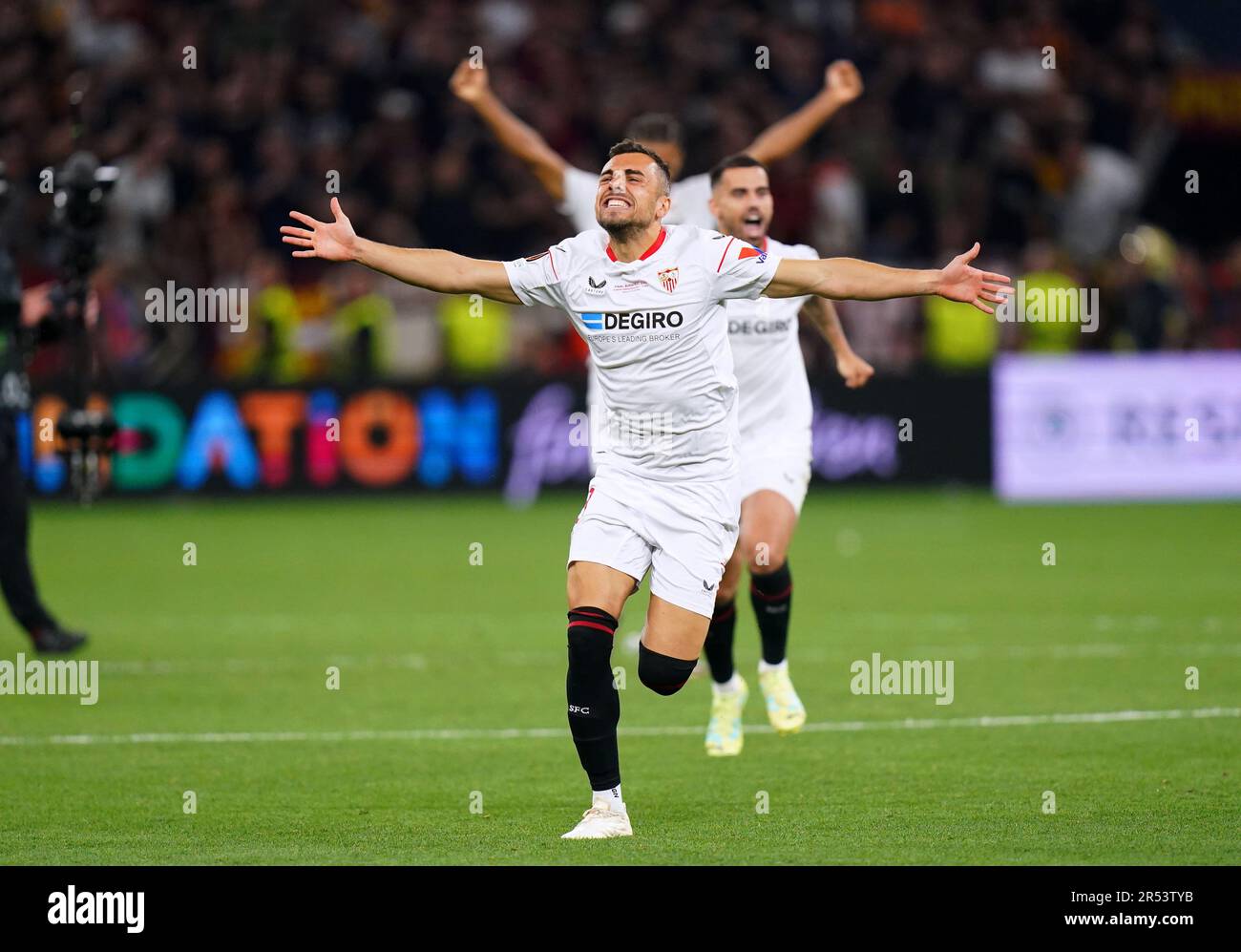 Sevilla's Joan Jordan celebrates after winning the penalty shoot-out of ... Sevilla's Joan Jordan celebrates after winning the penalty shoot-out of ...