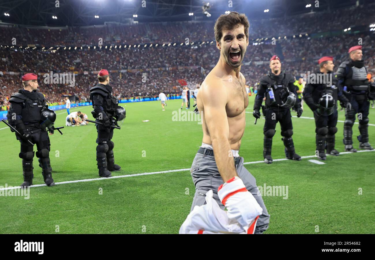 Roma football fan hi-res stock photography and images - Alamy