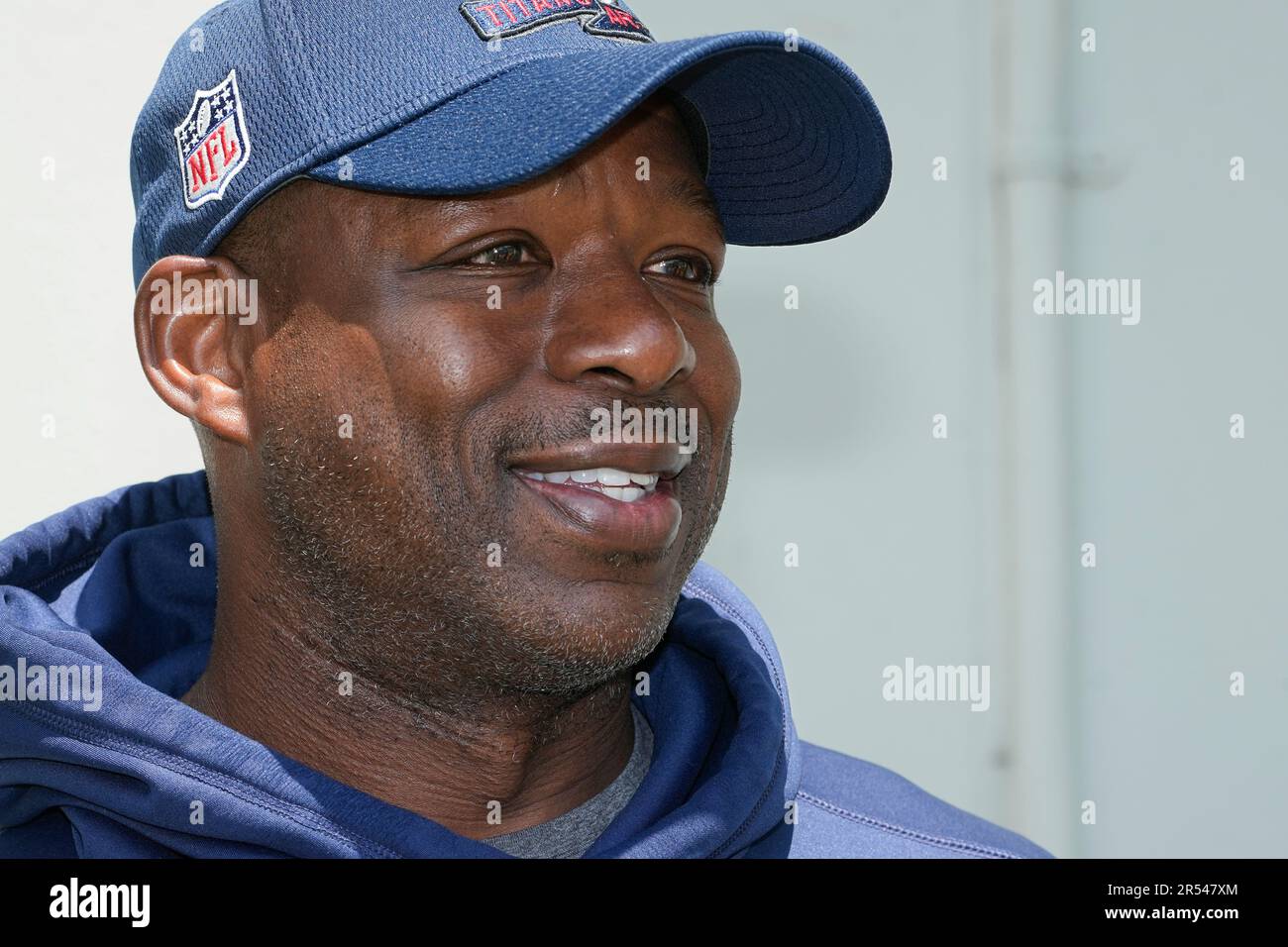 Tennessee Titans tight ends coach Tony Dews responds to questions from ...