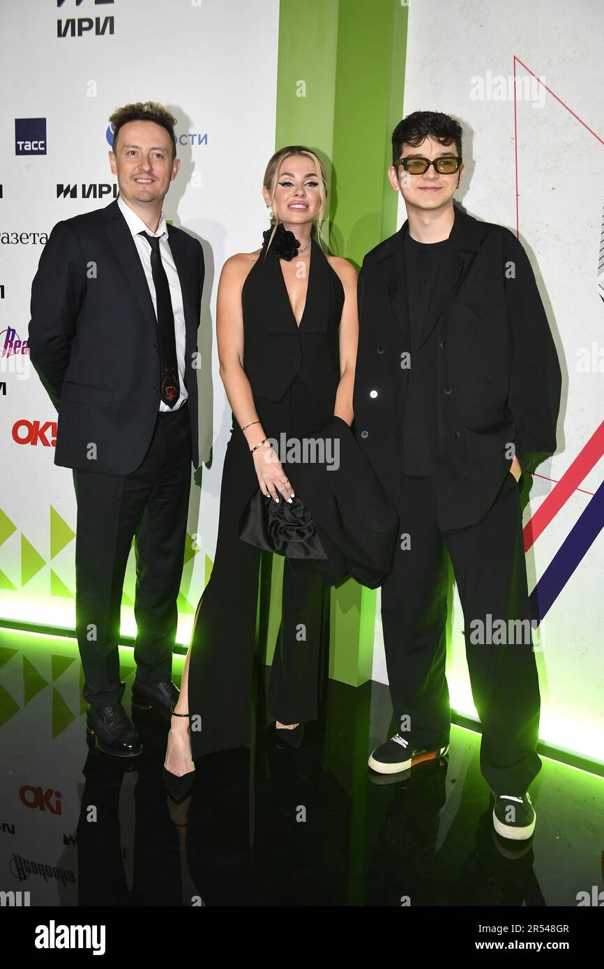 Moscow. Actor Stanislav Yarushin and singer Akmal (right) before the start of the first part of ...