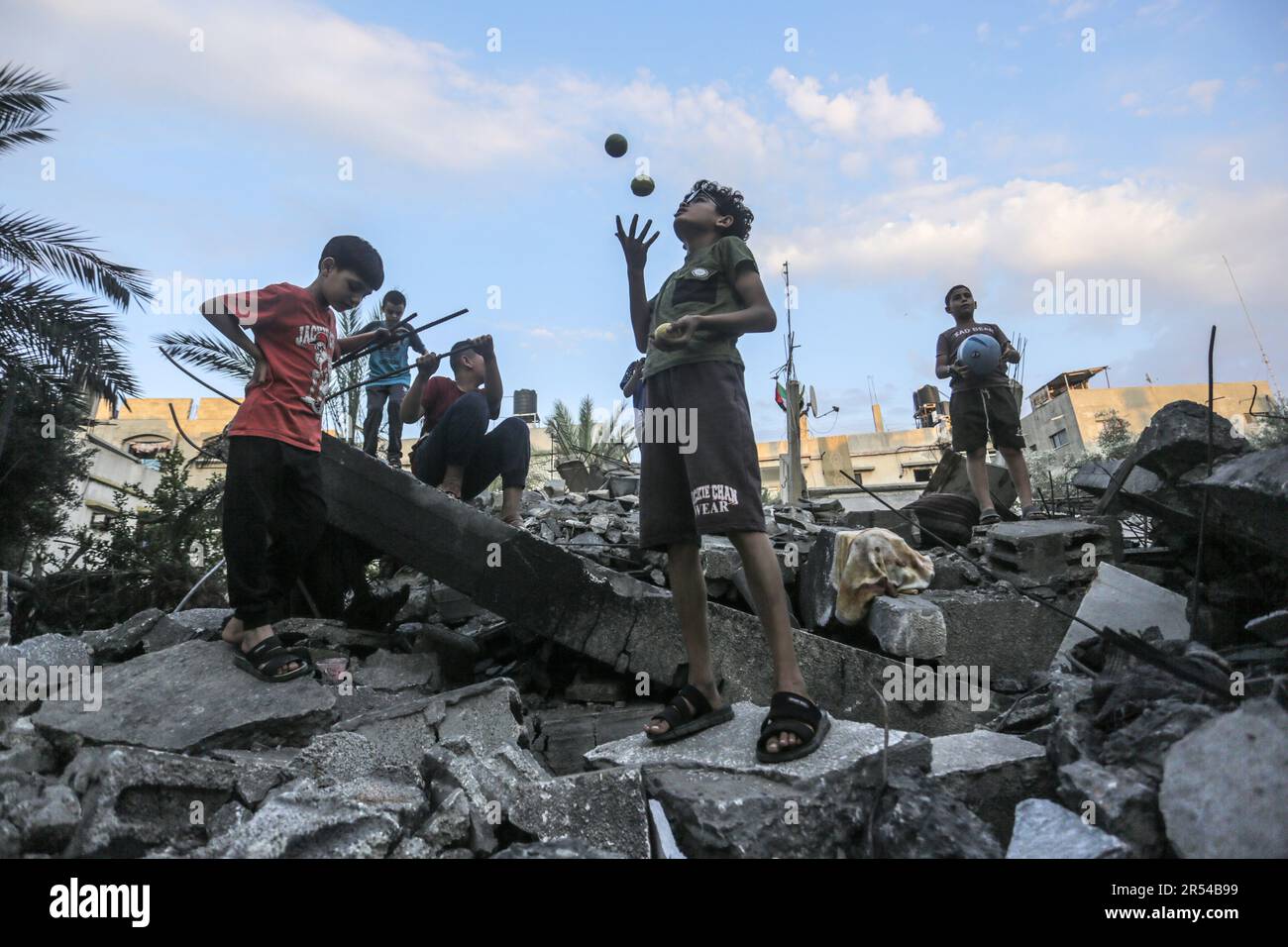 Israeli children playing hi-res stock photography and images - Alamy