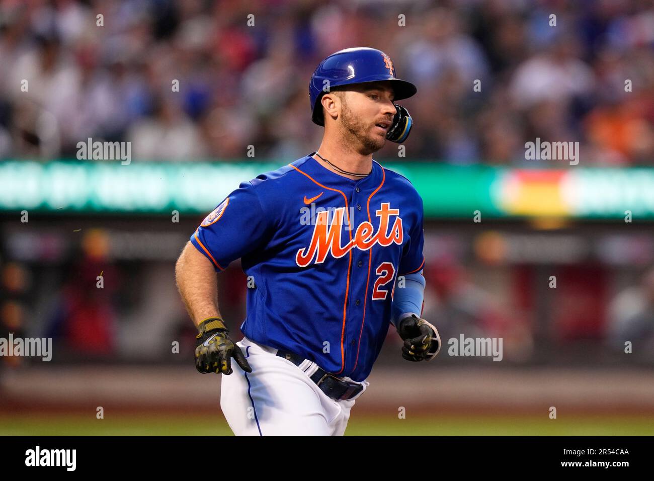 New York Mets' Pete Alonso (20) during the fourth inning of a baseball ...