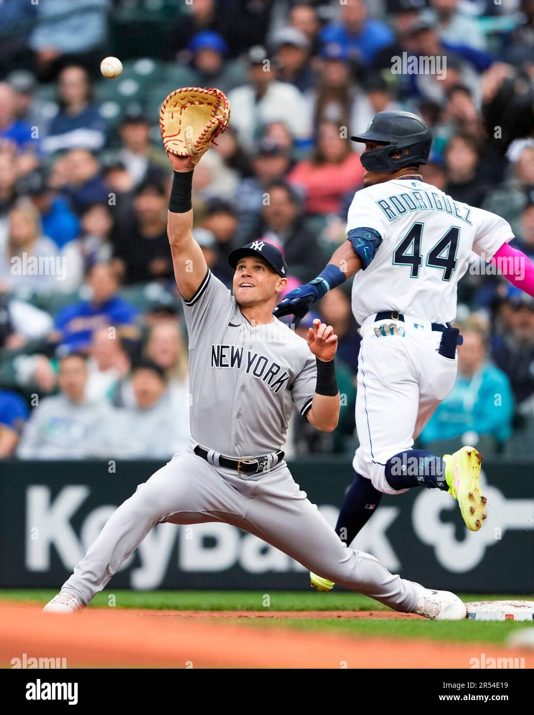 Seattle Mariners' Julio Rodriguez (44) beats the throw to New York ...