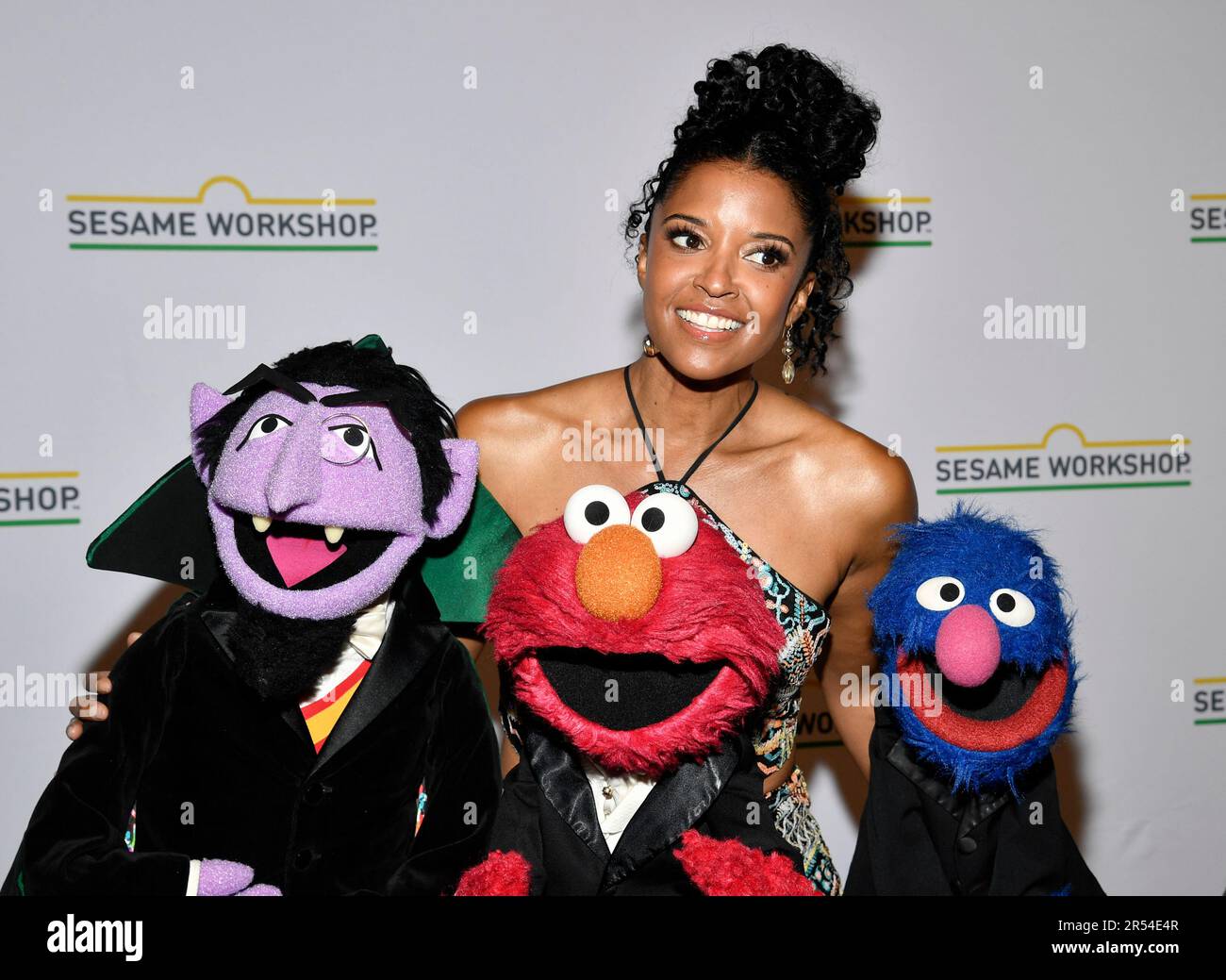 Actor Renée Elise Goldsberry, center, poses with Count von Count, Elmo ...