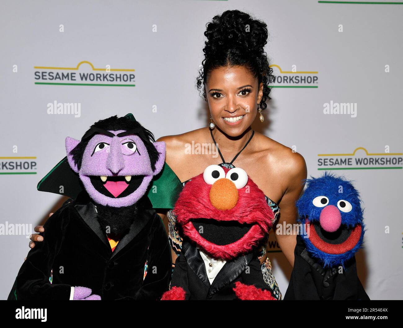 Actor Renée Elise Goldsberry, center, poses with Count von Count, Elmo ...