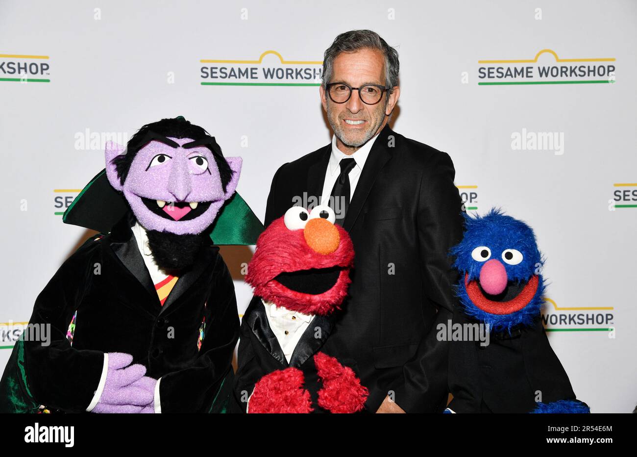 Kenneth Cole poses with Count von Count, Elmo and Grover at the Sesame ...