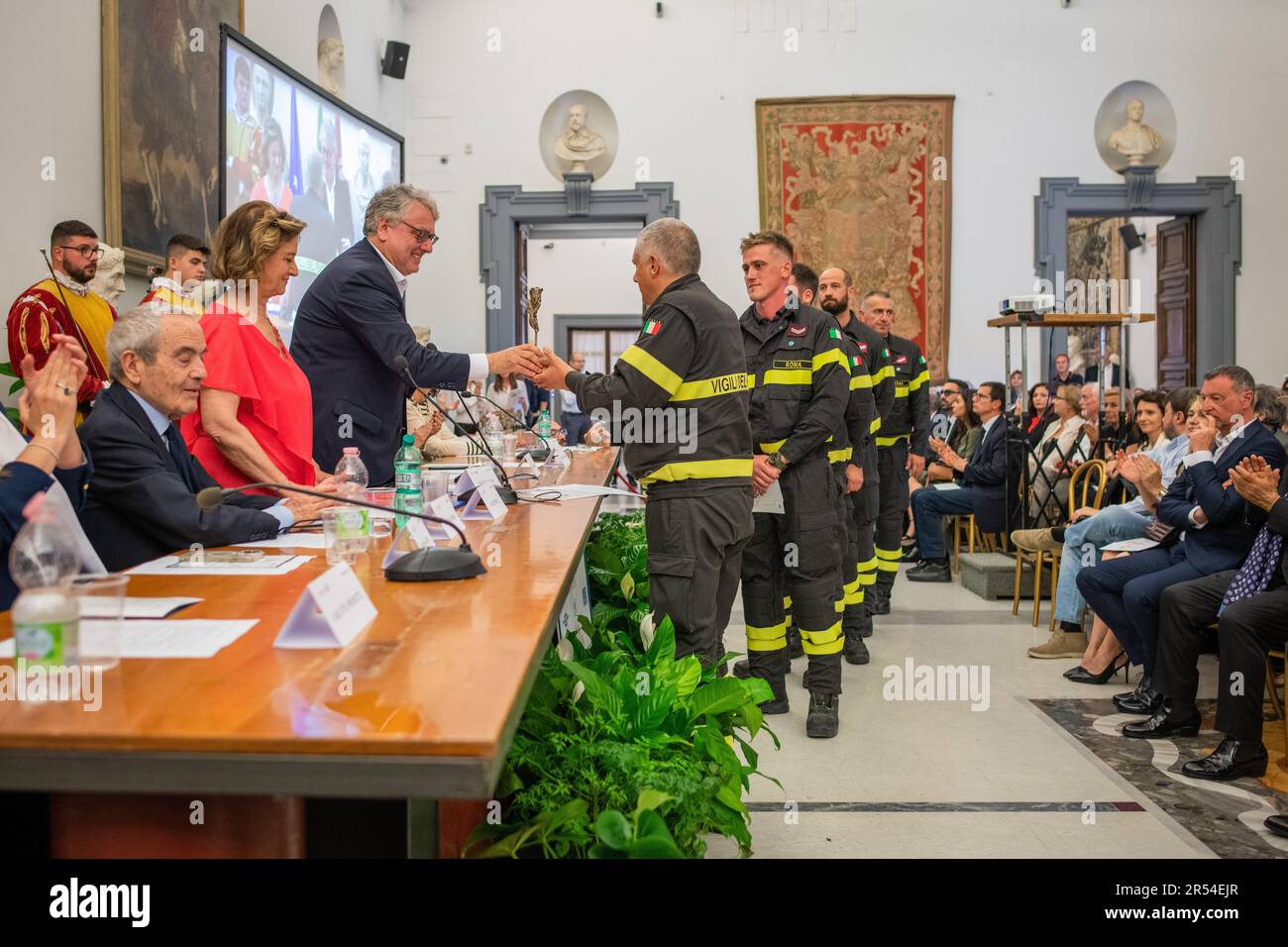 The U.S.A.R. Lazio of the Fire Brigade, who intervened first in the ...