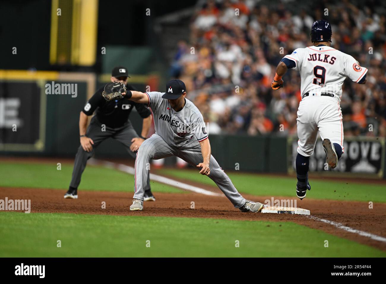 Minnesota Twins left fielder Alex Kirilloff (19) catches a throw and ...