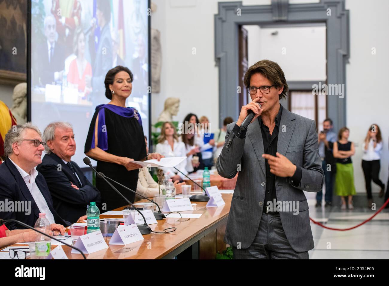 The actor Gabriel Garko delivers a speech during the Premio Simpatia ...