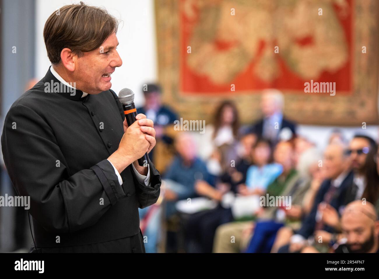 Don Antonio Coluccia, who fights drug dealing in the Roman suburbs ...