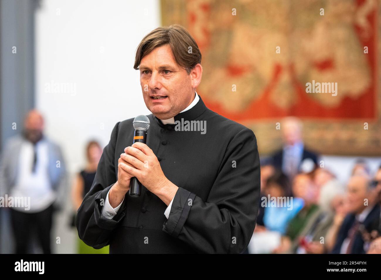Don Antonio Coluccia, who fights drug dealing in the Roman suburbs ...