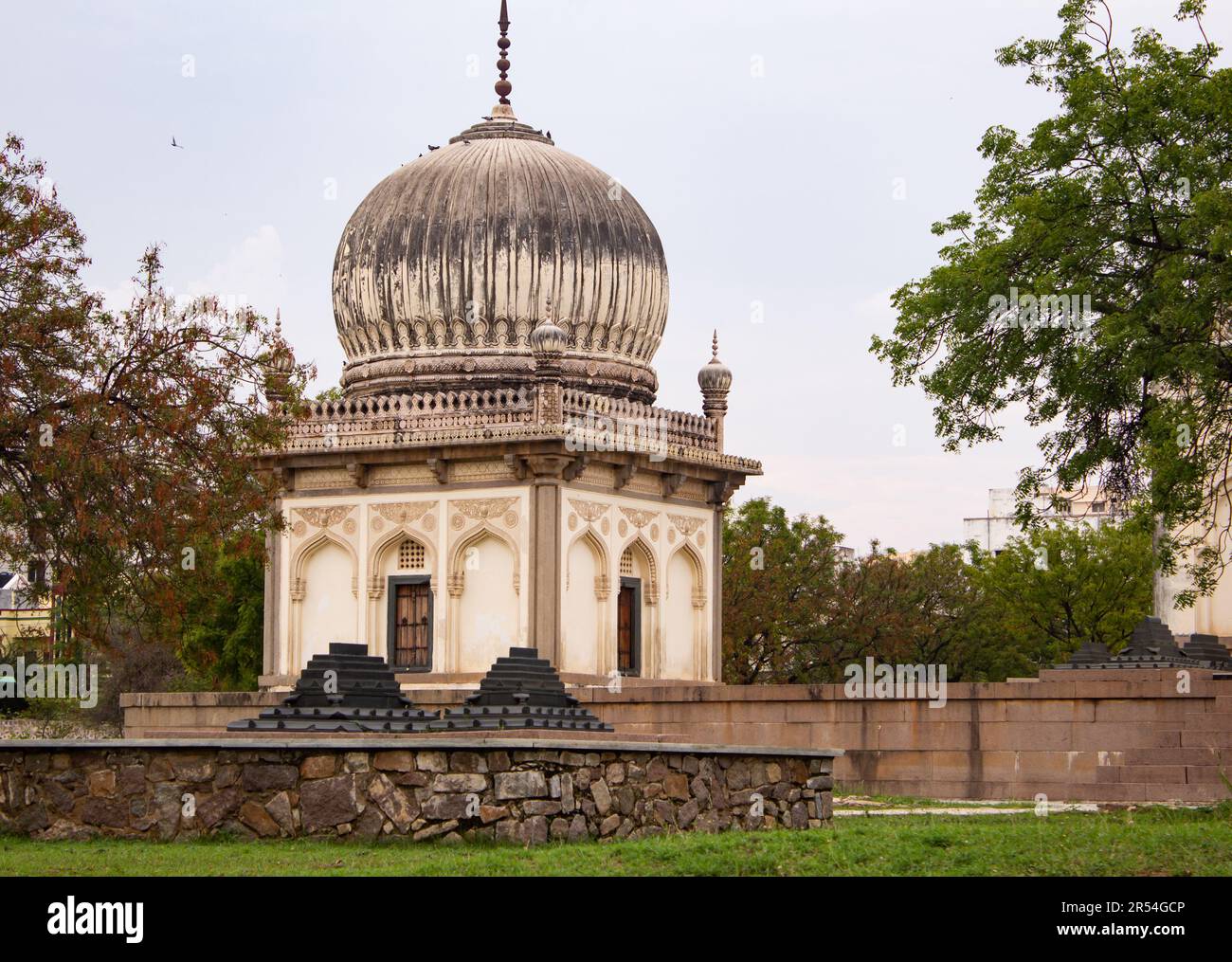 Giant tombs hi-res stock photography and images - Alamy