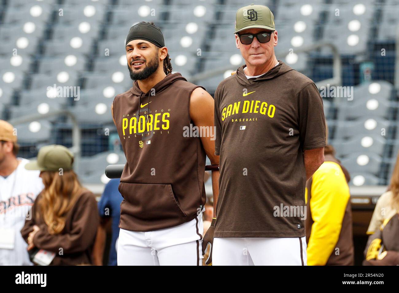 San Diego Padres manager Bob Melvin, right, stands with Fernando Tatis ...
