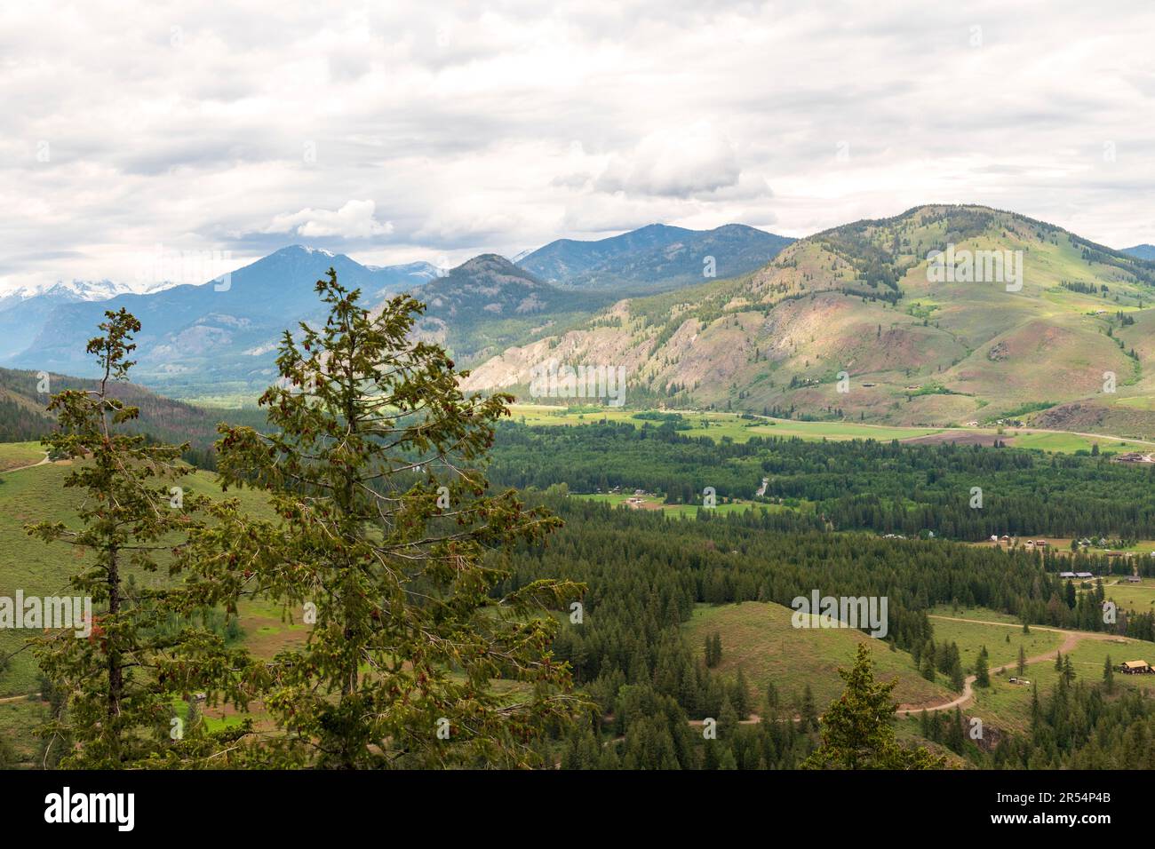 A view of the Methow Valley and surrounding North Cascade mountains ...