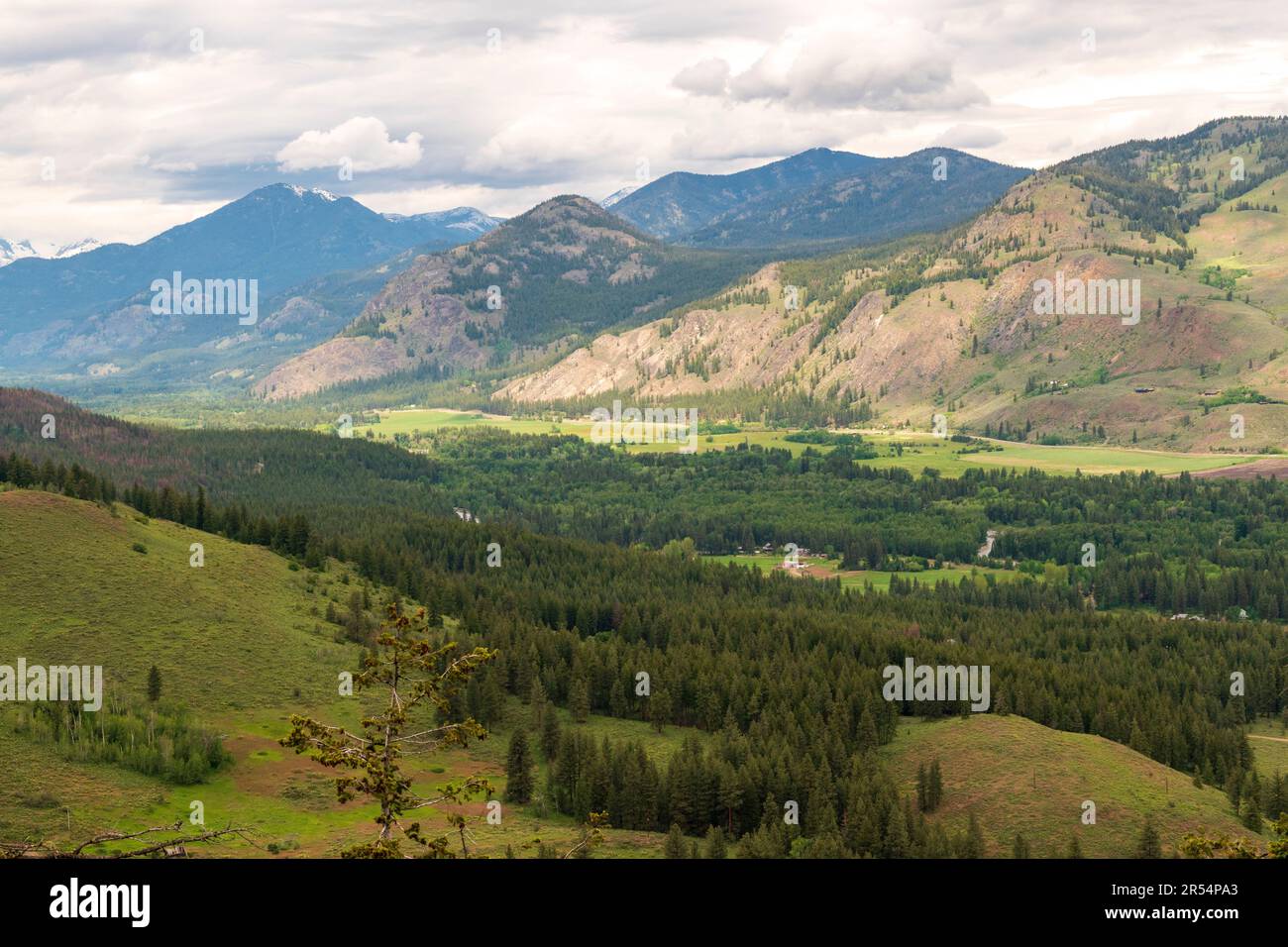 A view of the Methow Valley and surrounding North Cascade mountains ...