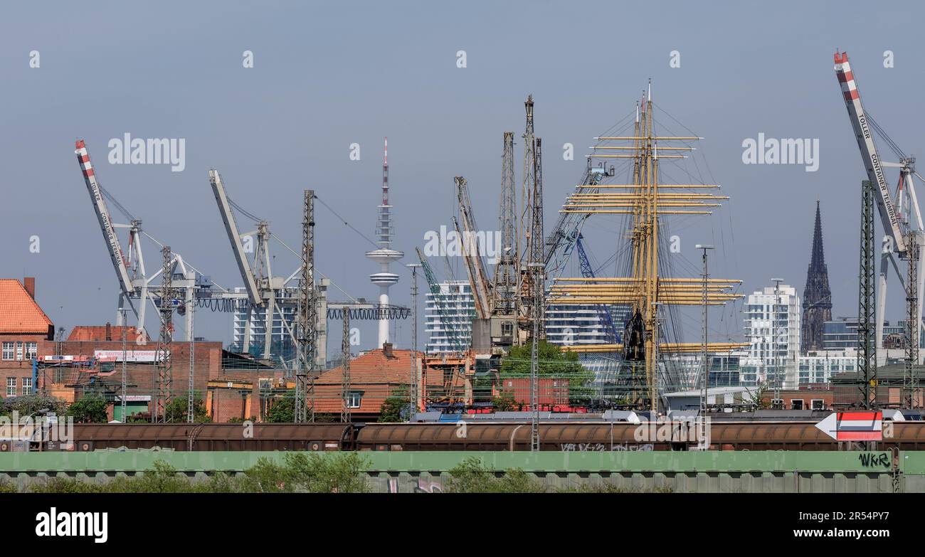 Hamburg, Germany. 10th May, 2023. View through the harbor with cranes ...