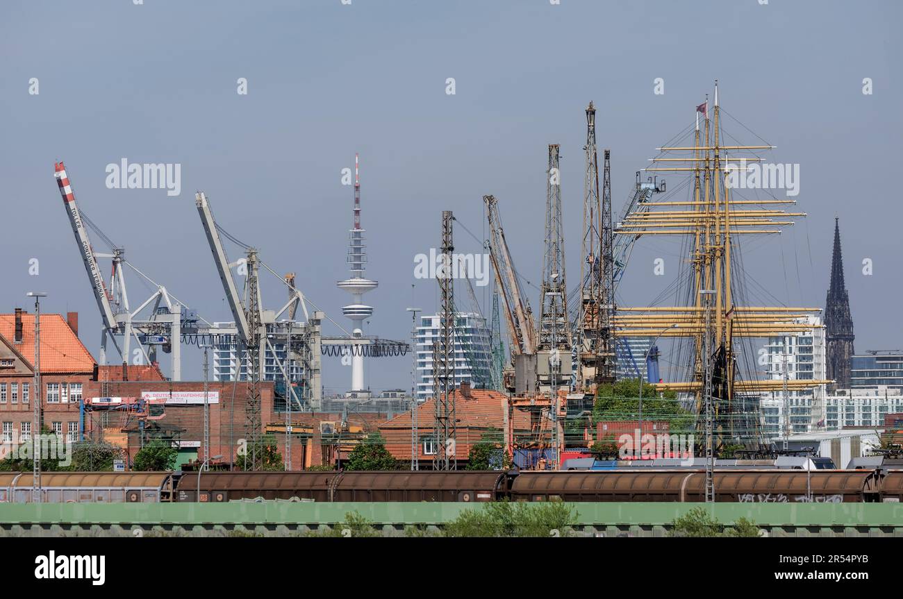 Hamburg, Germany. 10th May, 2023. View through the harbor with cranes ...