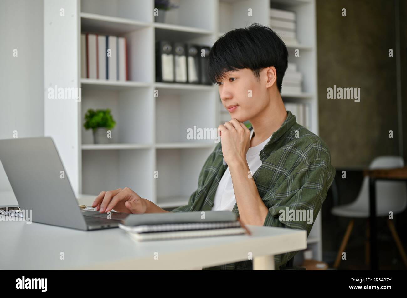 Compute programmer hi-res stock photography and images - Alamy