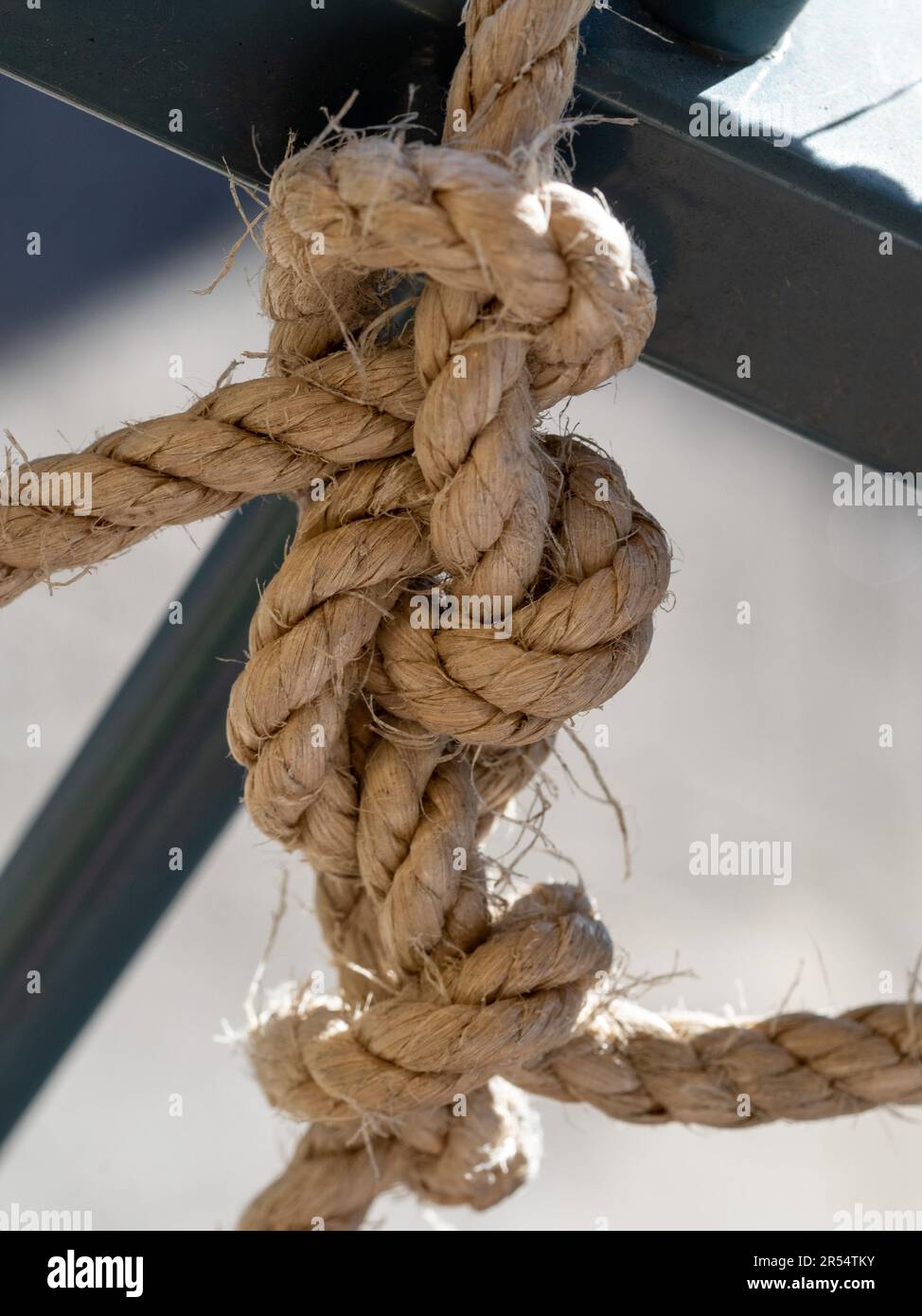 Tied up in knots hi-res stock photography and images - Alamy