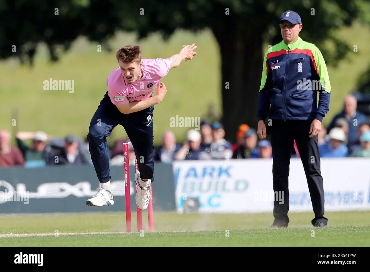 Blake Cullen in bowling action for Middlesex during Middlesex vs ...