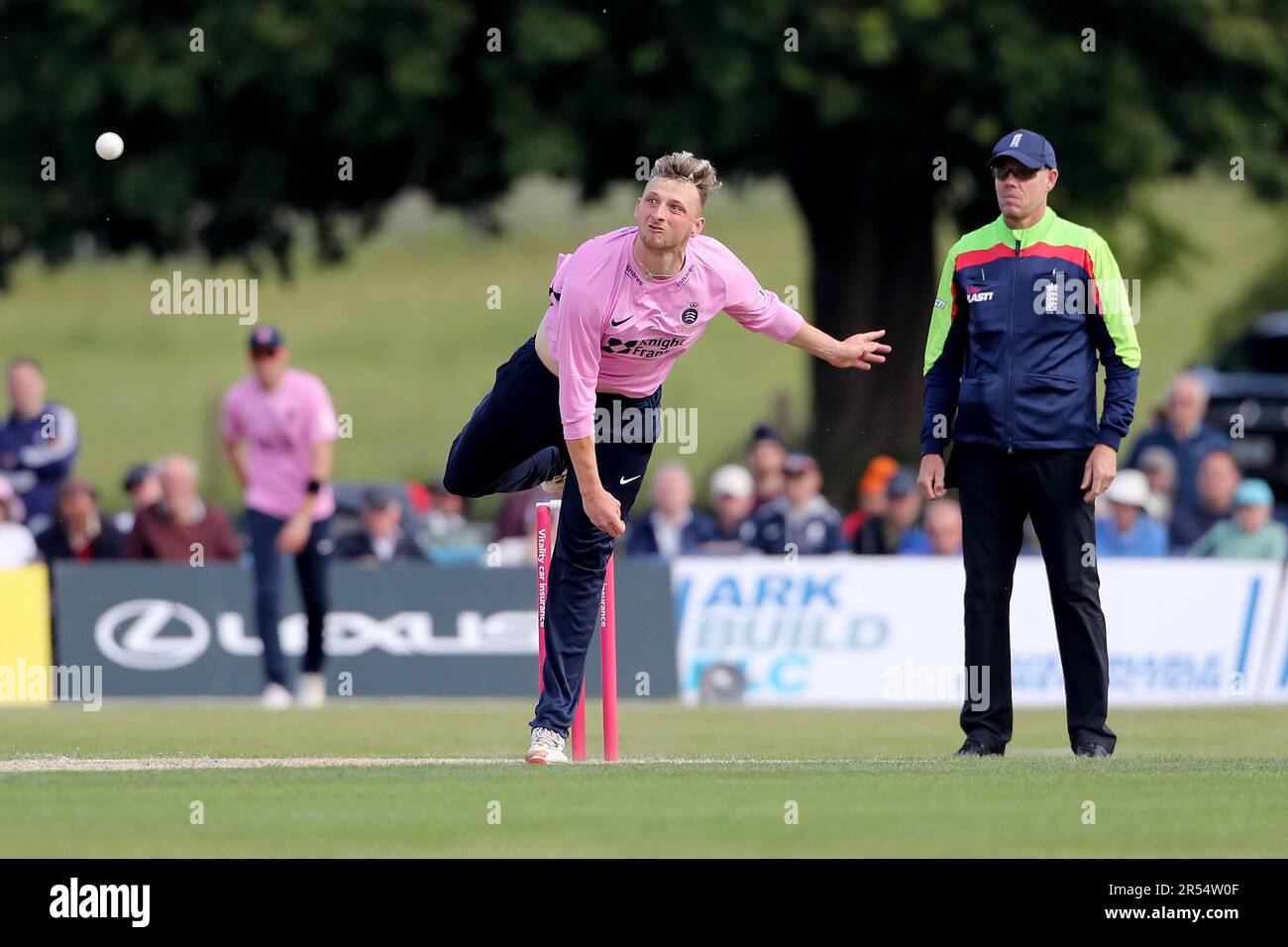 Luke Hollman in bowling action for Middlesex during Middlesex vs ...