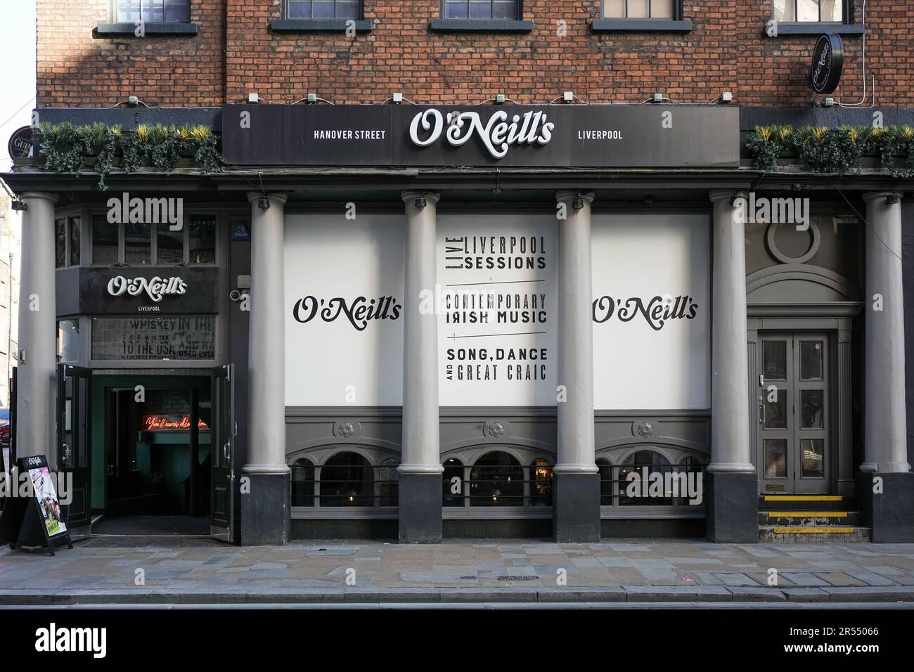 O`Neils Irish bar in Liverpool Stock Photo - Alamy