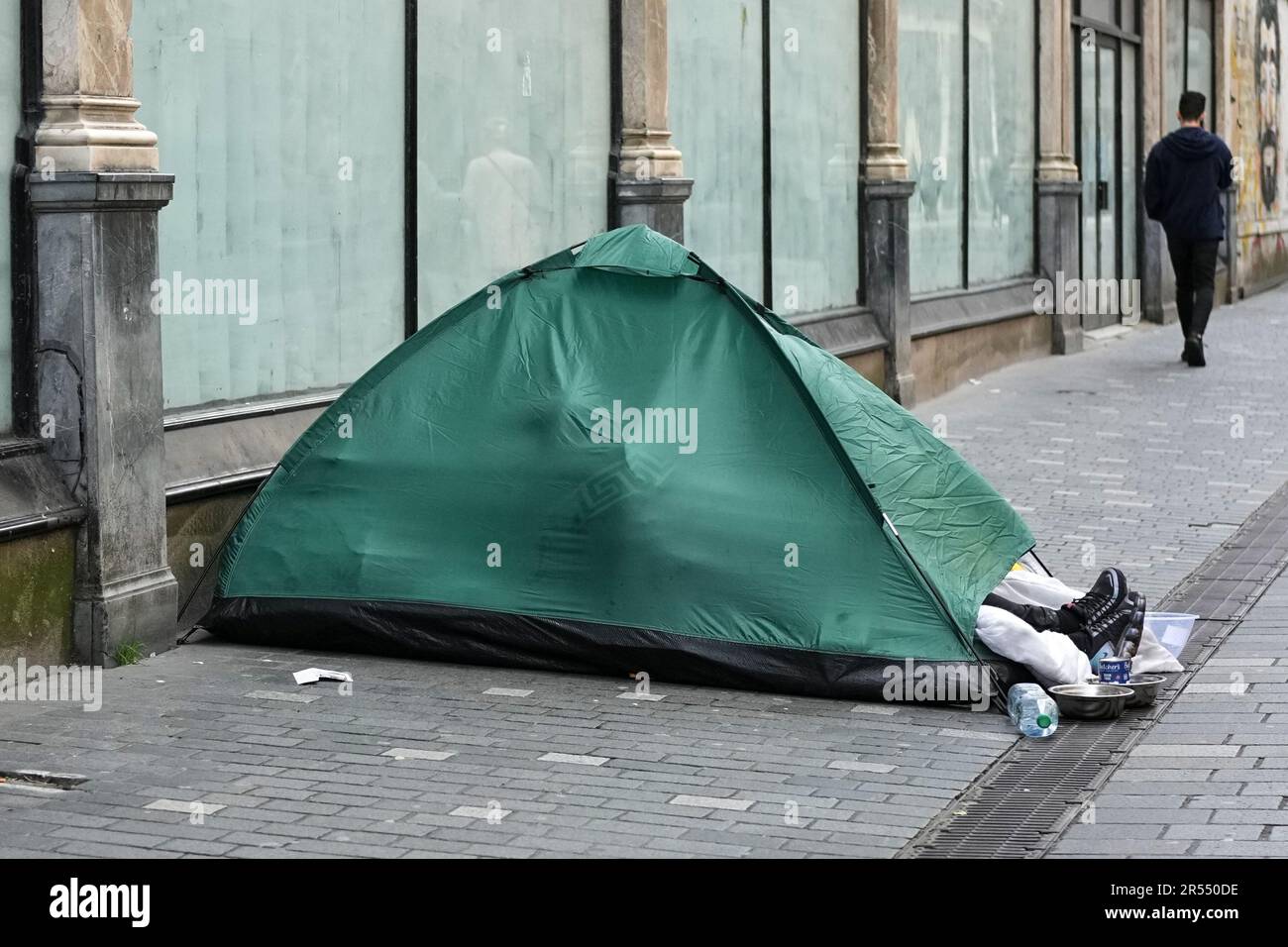 Homeless tent in urban environment. Liverpool City Centre Stock Photo ...