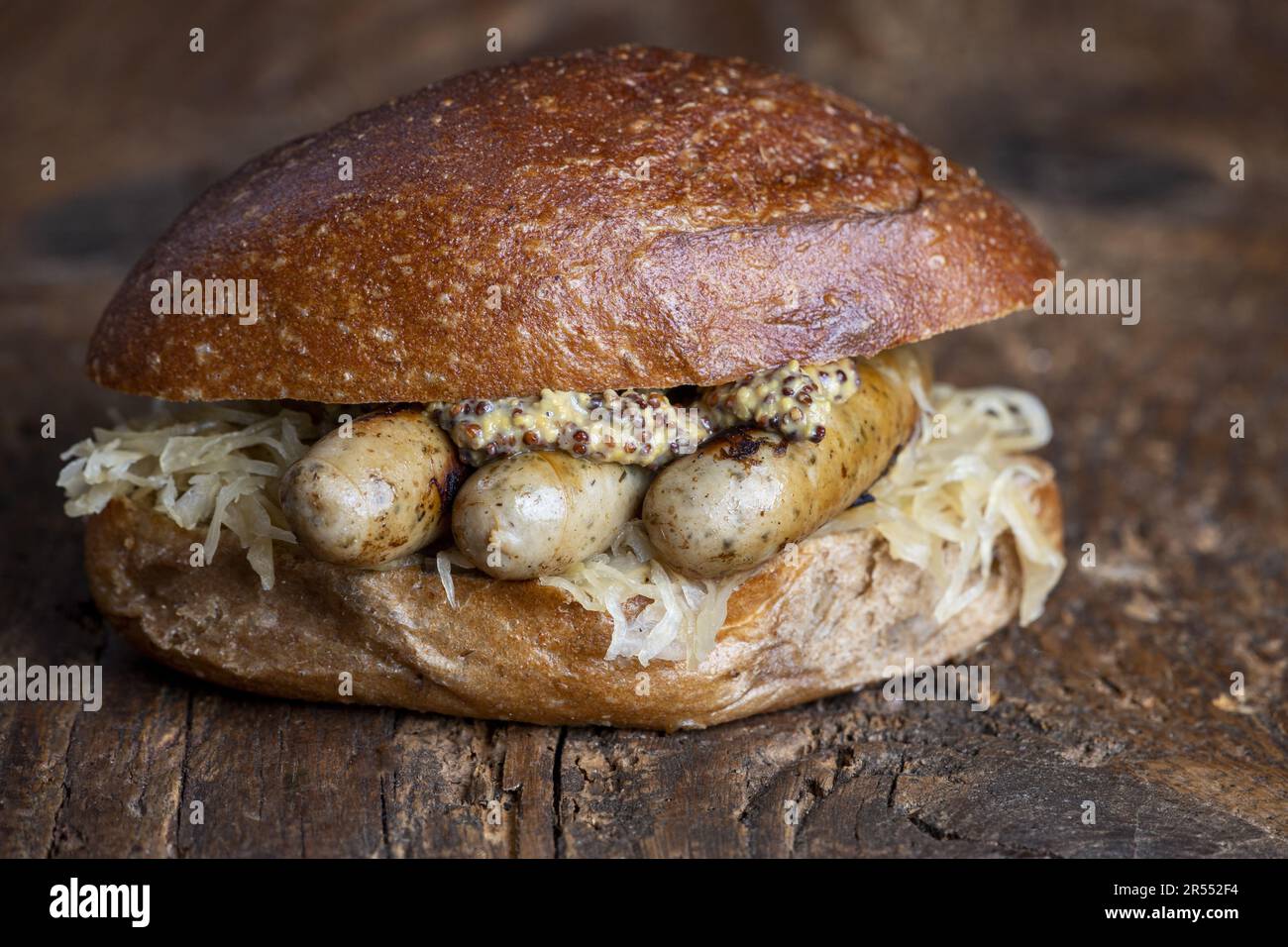 Grilled Nuremberg Bratwurst In A Bun Stock Photo - Alamy