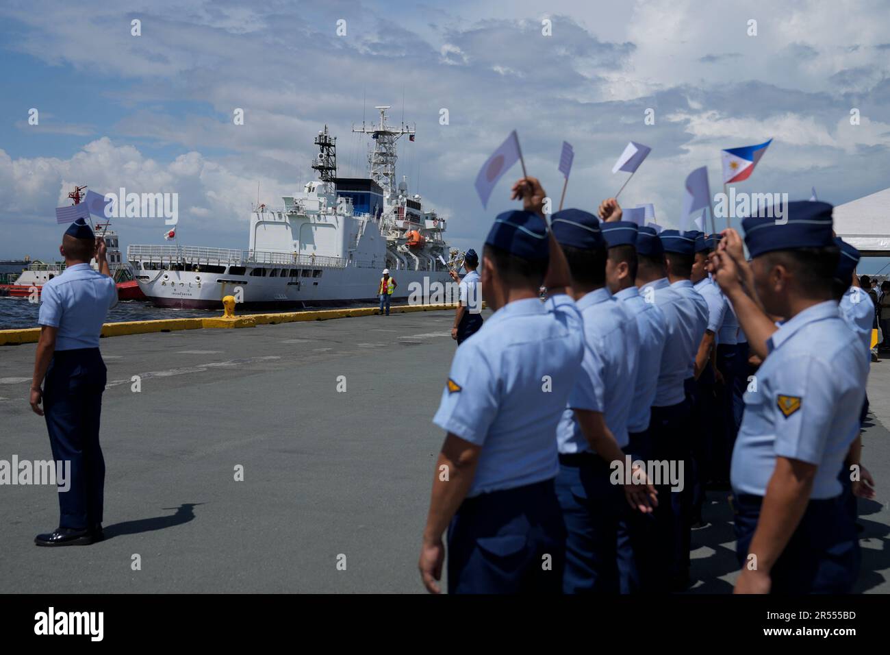 The Japanese Coast Guard Akitsushima (PLH-32) is welcomed by Philippine ...