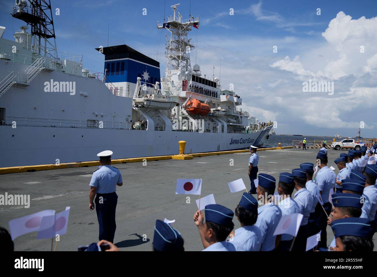 The Japanese Coast Guard Akitsushima (PLH-32) is welcomed by Philippine ...