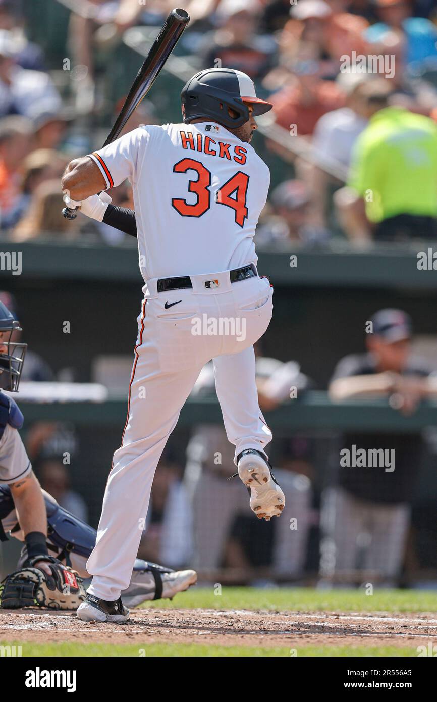Aaron hicks orioles hi-res stock photography and images - Alamy