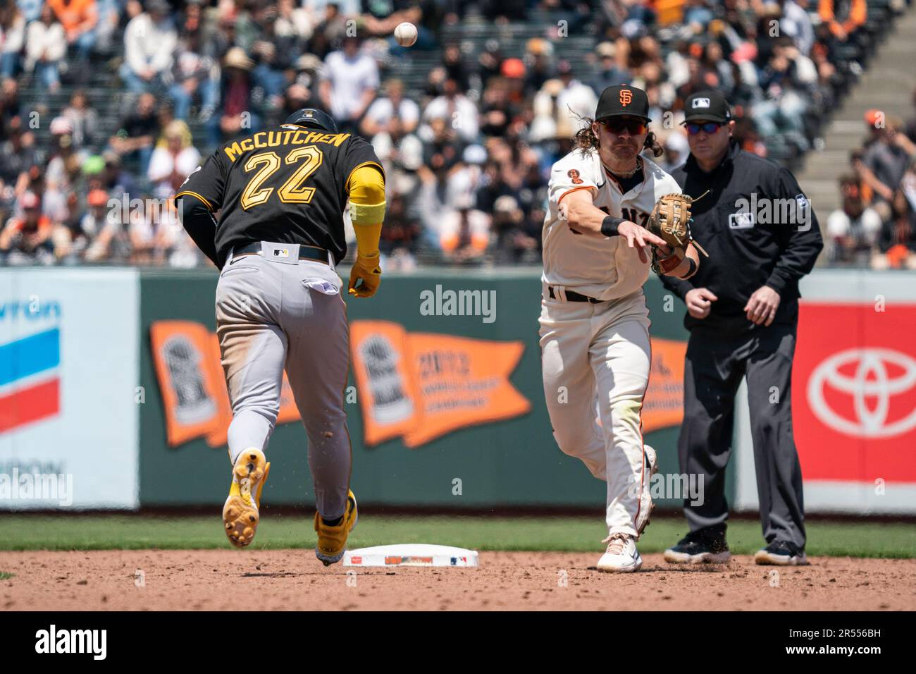 San Francisco Giants center fielder Brett Wisely (70) attempts to turn ...