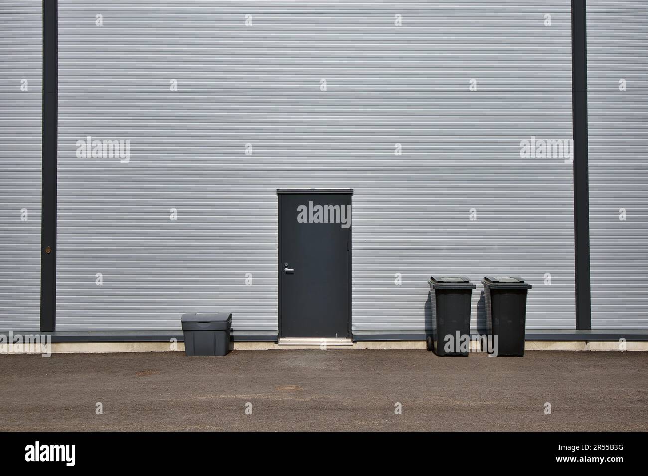 Grey trash cans hi-res stock photography and images - Alamy
