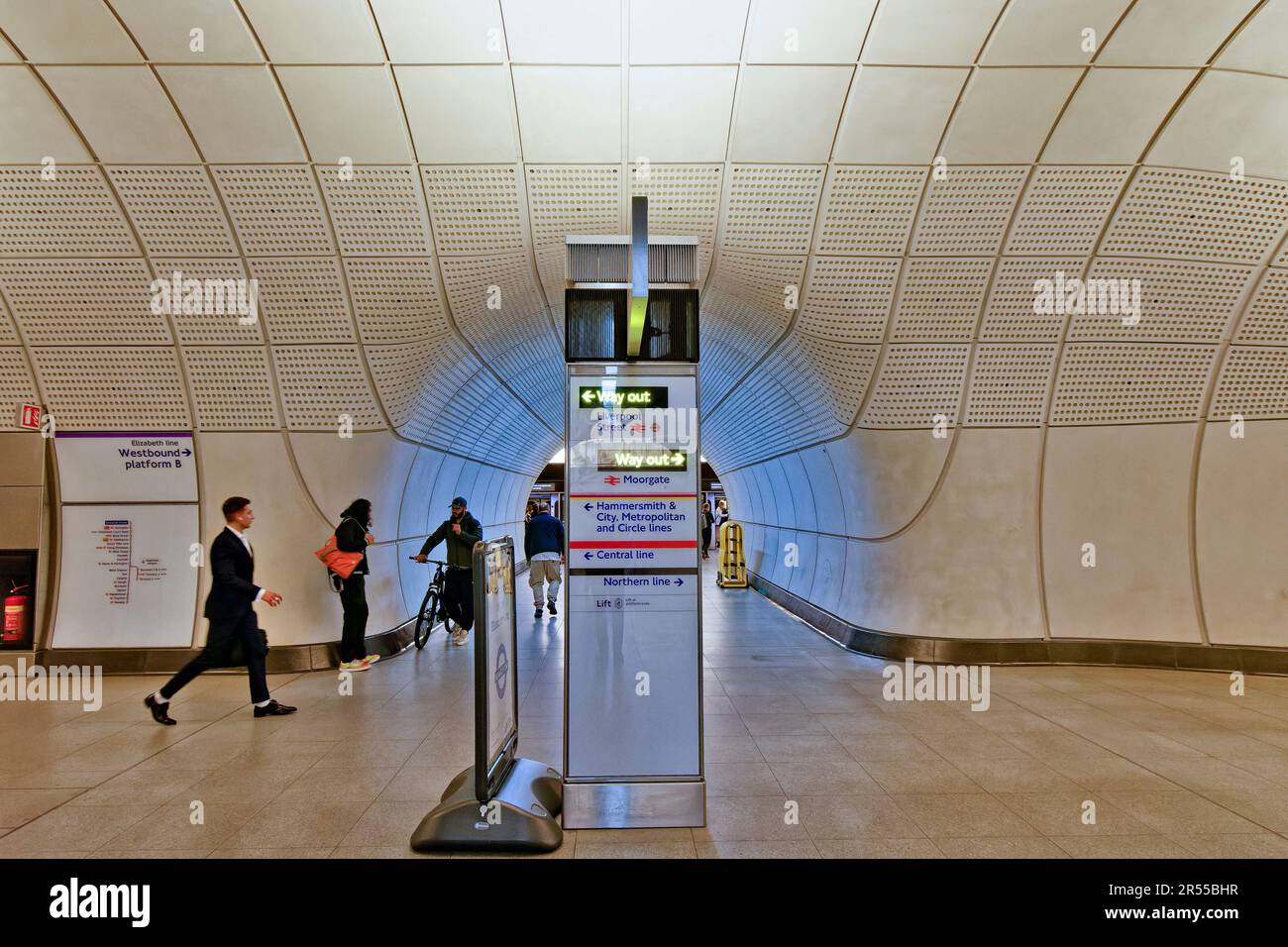 Elizabeth line a new underground line for London the clear signs and ...