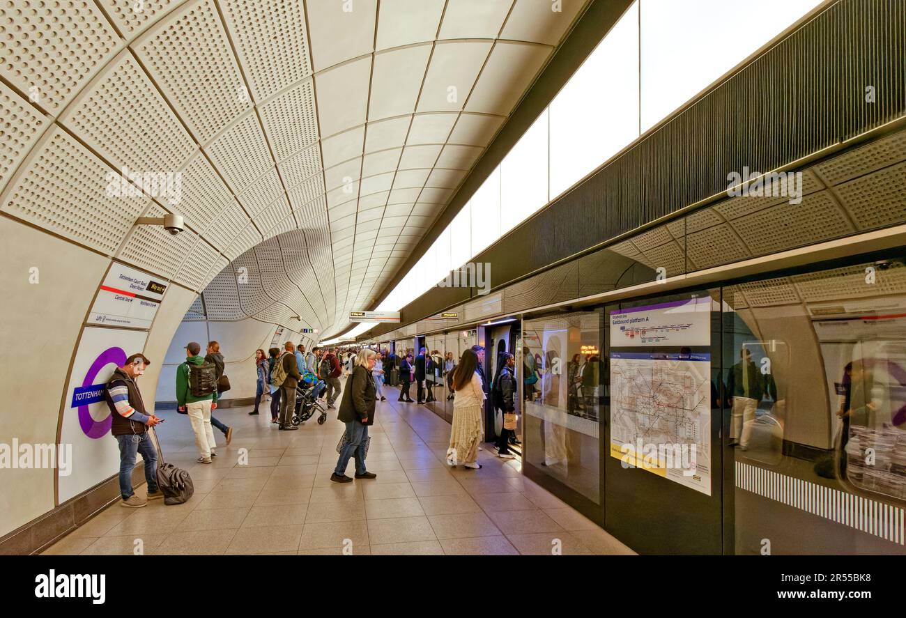 Elizabeth line a new underground line for London passengers entering ...