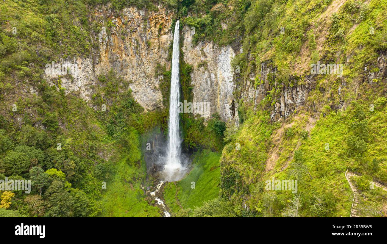Air terjun sipiso piso, waterfall hi-res stock photography and images ...