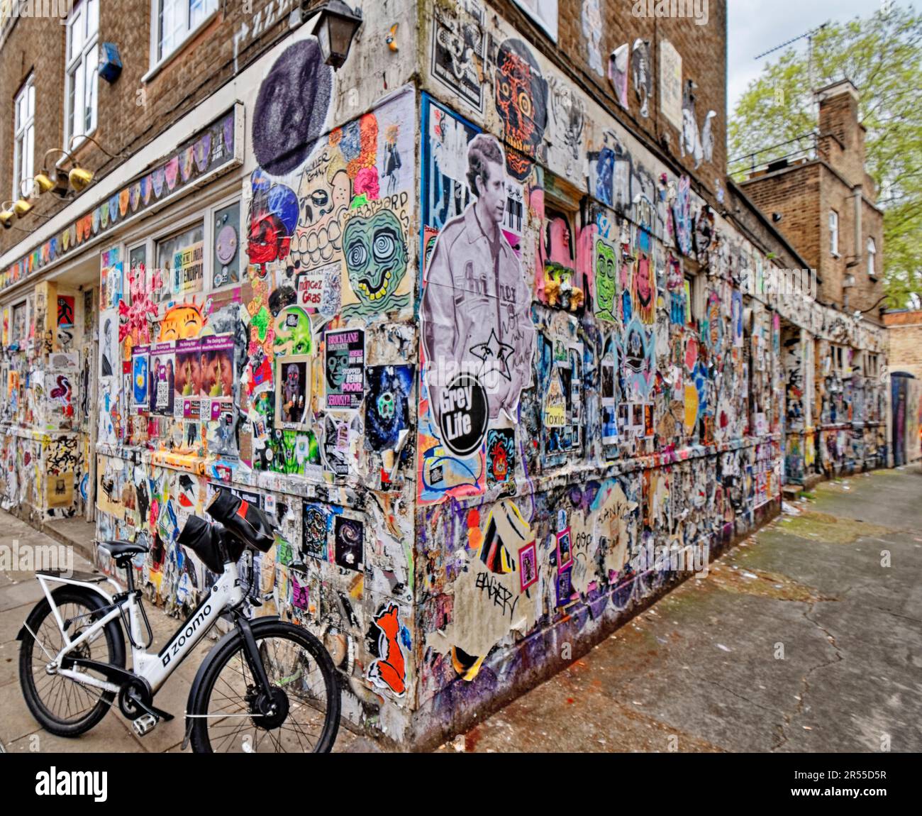 London Brick Lane Tower Hamlets walls covered by messages and graffiti ...