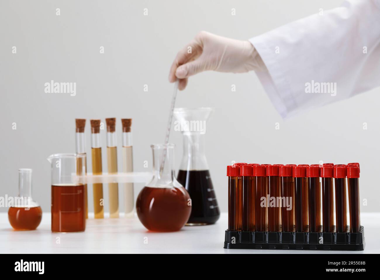Round bottom flask hi-res stock photography and images - Alamy